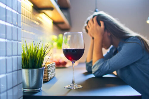 Alkoholik a pijak: Jaka jest różnica? - AlkoVip